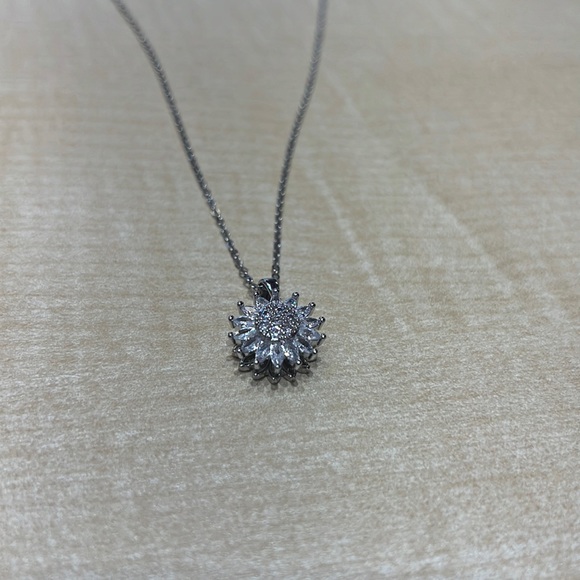 Jewelry | Rotating Silver Zirconia Lotus Flower Vintage Necklace | Poshmark